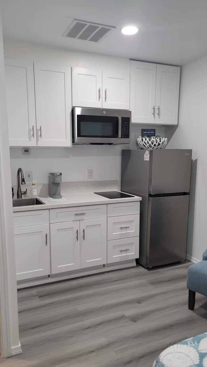 Private Studio · Driveway Parking · La/oc Border - Whittier, CA