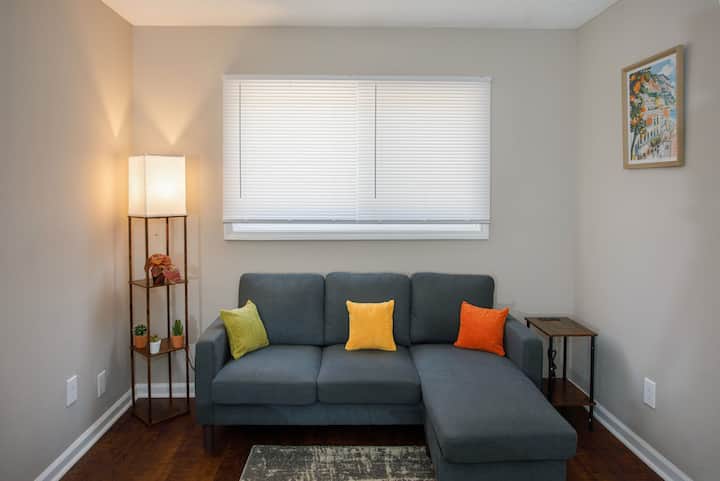 Casa Ivana: Chic Urban Oasis - Modern 1br In Macon - Macon, GA