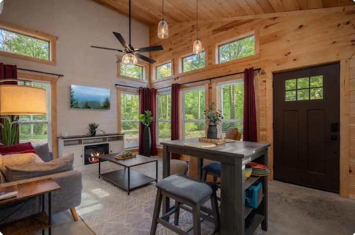 Mountain Escape/hot Tub/fire Pit/ King Bed/hiking - Cosby, TN