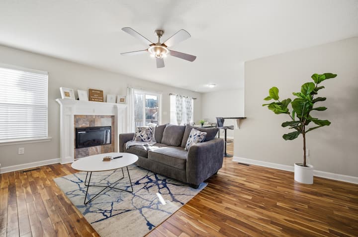 Spacious Family Oasis | 5 Br | Huge Yard & Garage - 햄프턴