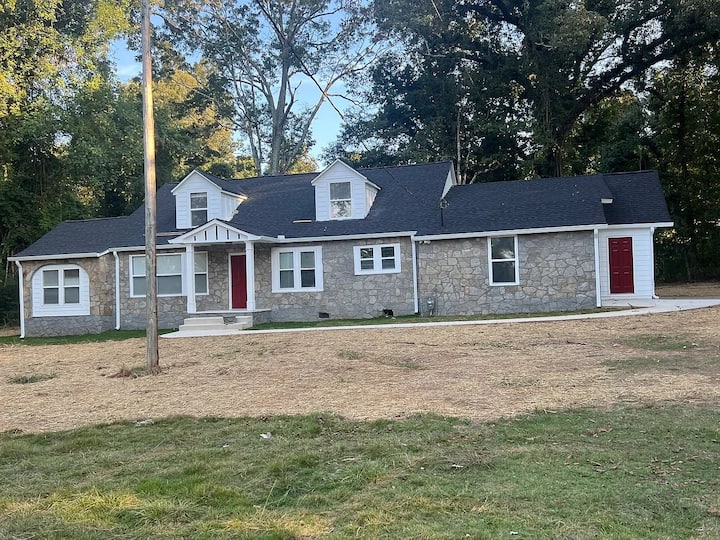 Place For Wedding Party & Family Visits - Griffin, GA