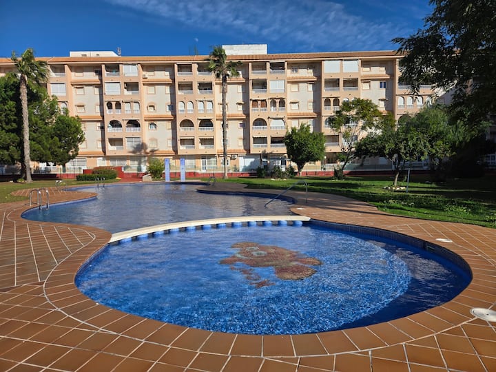 2 Bedroom Apartment In Torrevieja. Pool & Parking - Torrevieja