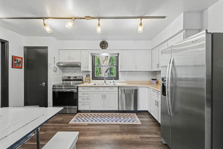 Pet-friendly Ranch With Workspace - Urbana, IL