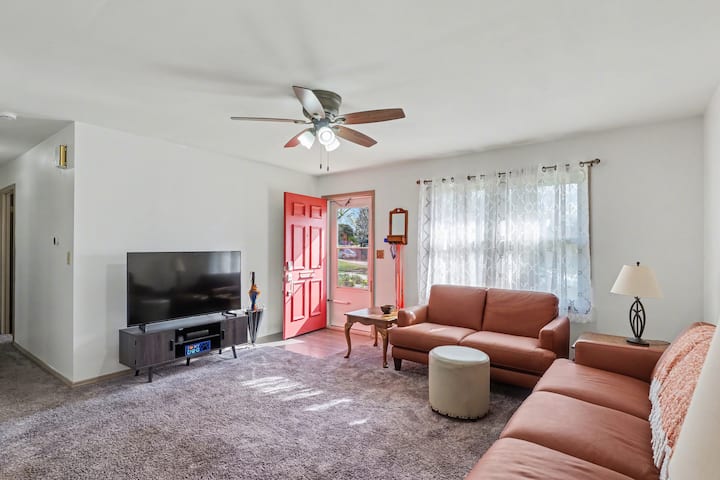 Pet-friendly Ranch With Workspace - Urbana, IL