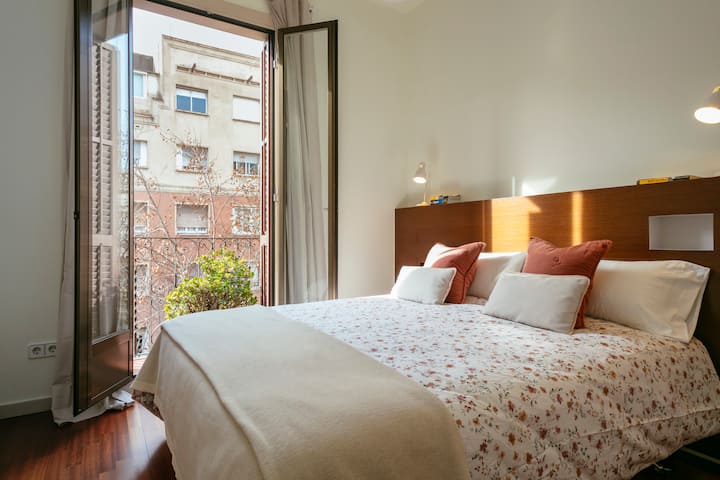 New Bright Flat. 3 Balconies. Next Sagrada Familia - Barcelona
