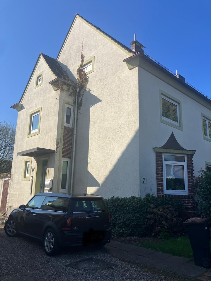 Komplette 60 Qm Wohnung Mit Terrasse Und Garten - Bremen