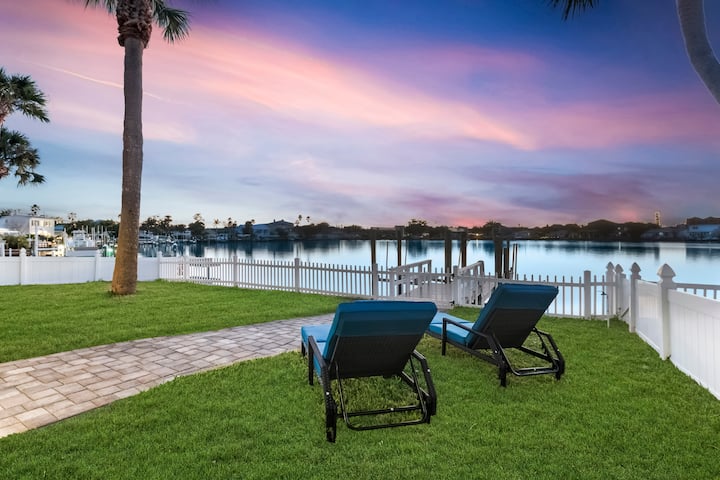New! Waterfront Oasis | 2 Ensuite Bedrooms, Office - Indian Rocks Beach, FL