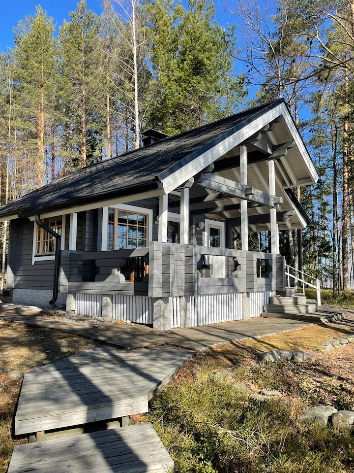 Tunnelmallinen Mökki Järven Rannalla - Finland