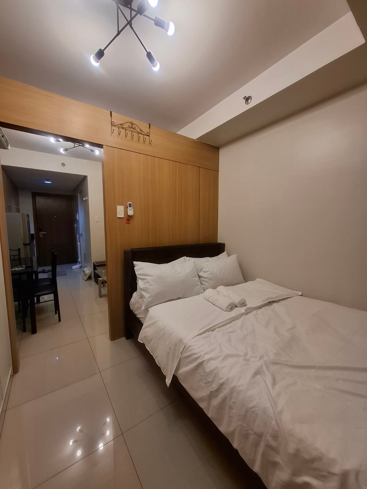 Shell MOA Facing View 1BR perto de Ikea, NAIA, PICC - Condomínios para ...