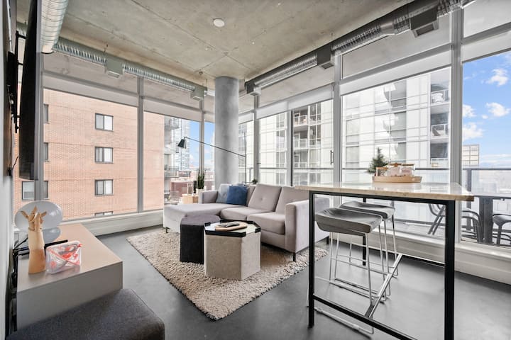 5 Min To Stampede | 2 Bed | Ac | Ug Parking - Calgary