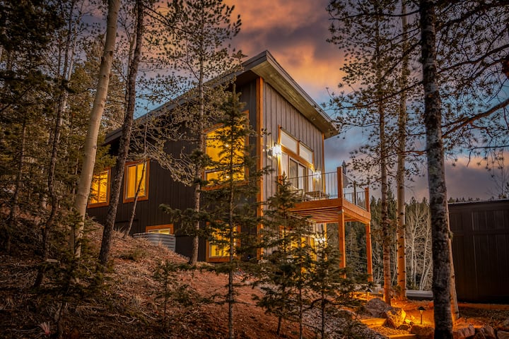 Stunning Modern Mtn Retreat W/ Hot Tub, Fire Pit - États-Unis