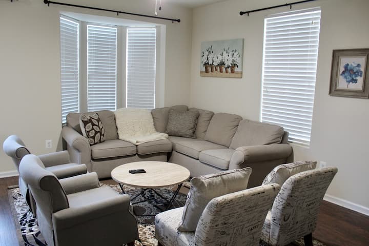 Family Home Sleeps 13 | Game Room | Near Annapolis - Pasadena, MD