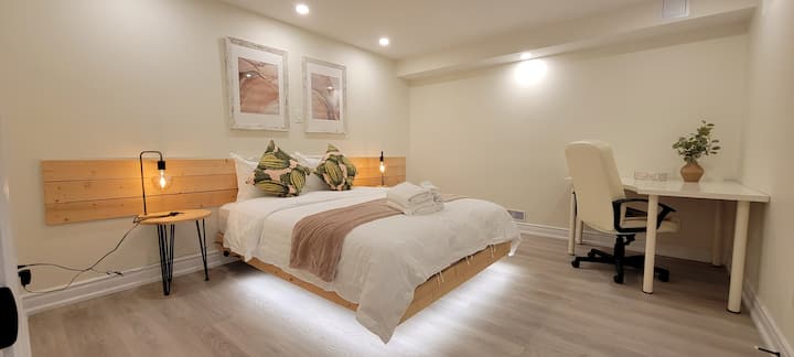Uptown Luxe: Newly Renovated Richmond Hill Oasis - Vaughan