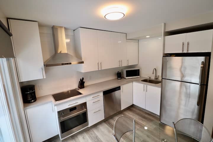 Spacious Bright Pad - Vaughan