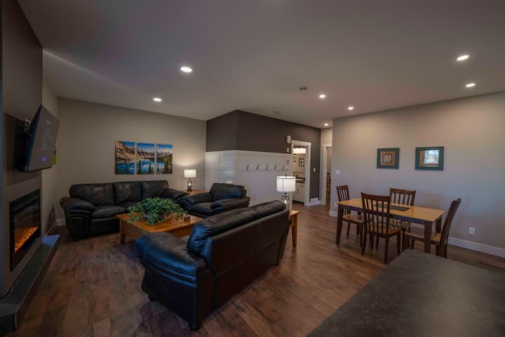 3 Canyon Meadows Bend Airbnb Near Golf /University - Lethbridge