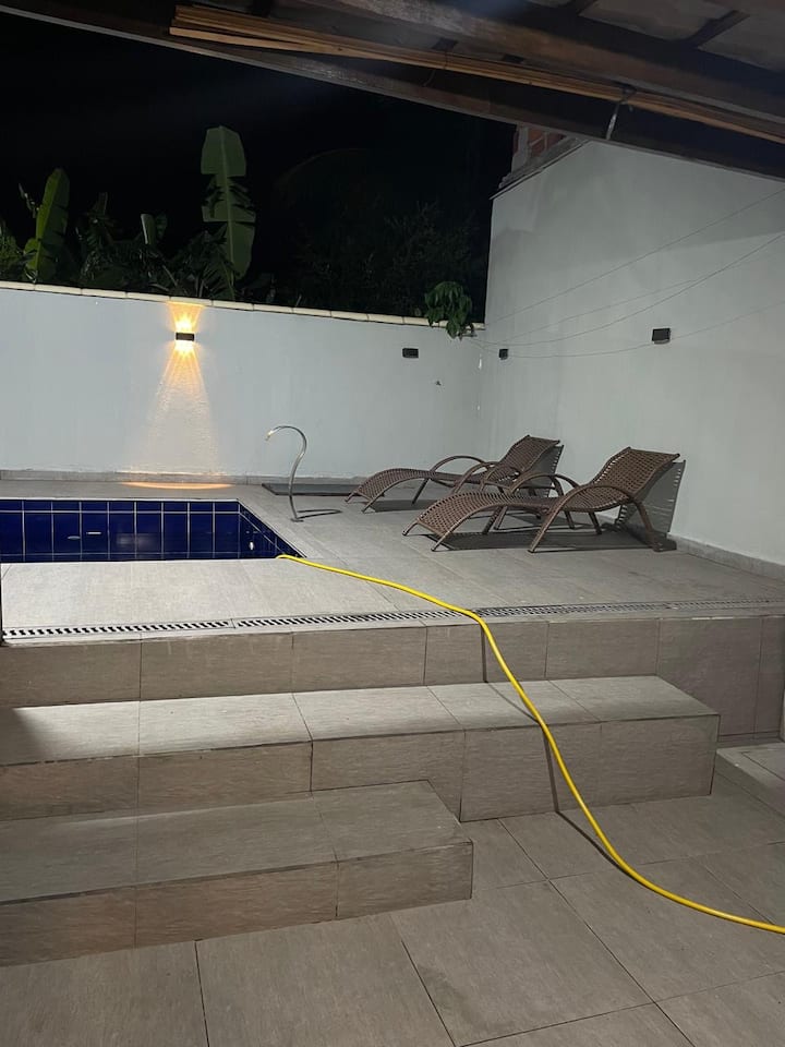 Casa Com Piscina 3 Quartos Sendo Uma Suíte. - Caraguatatuba