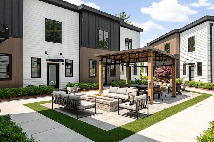 Multi-unit Condos W/ Shared Pavilion - Traverse City, MI