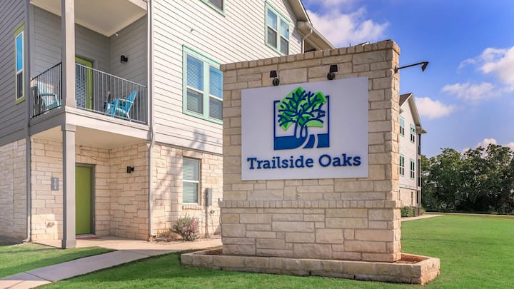 Peaceful Home In Trailside For Daily Life Living - Leander, TX