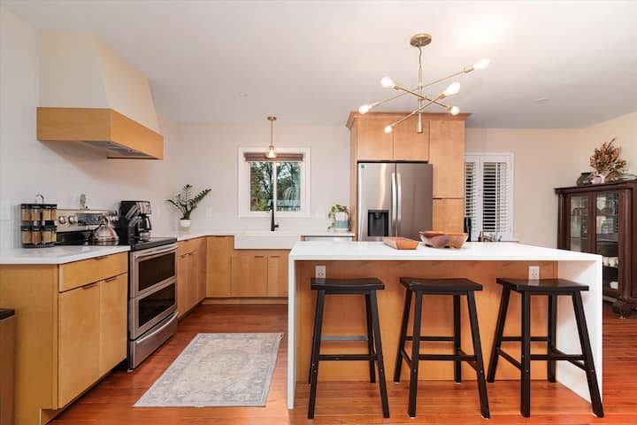 Pet-friendly | Fenced Yard + Free Parking - 4 Beds - Charlotte, NC