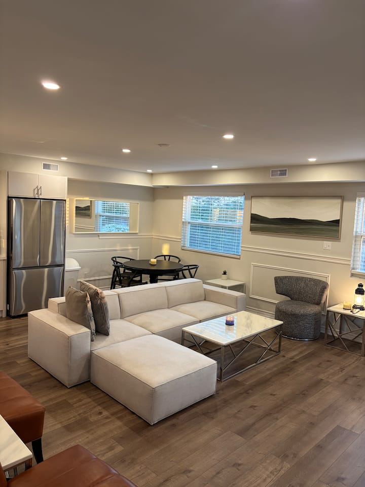 Modern 4 Bedroom 5 Beds Apartment In Toronto - Toronto, ON
