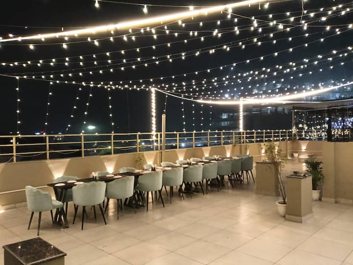 Private Terrace For Parties & 4 Rooms W/ Kitchen - グルガーオン