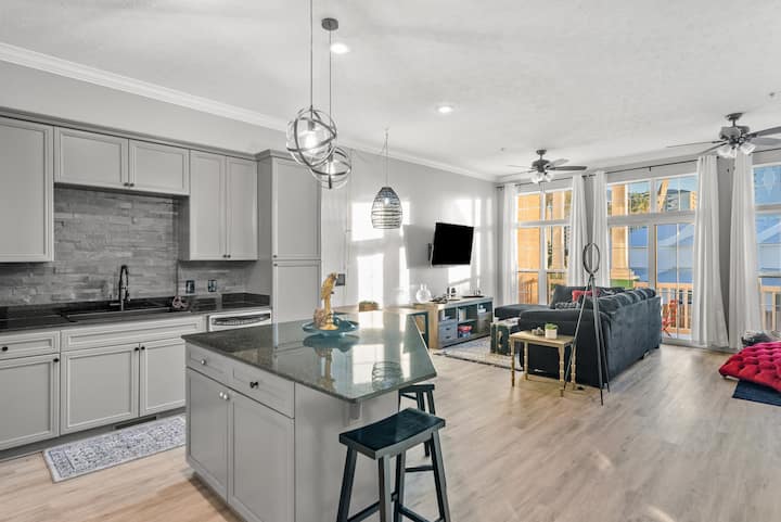 Luxury Private Retreat Steps To Beach, Pool, Bbq - Panama City Beach, FL