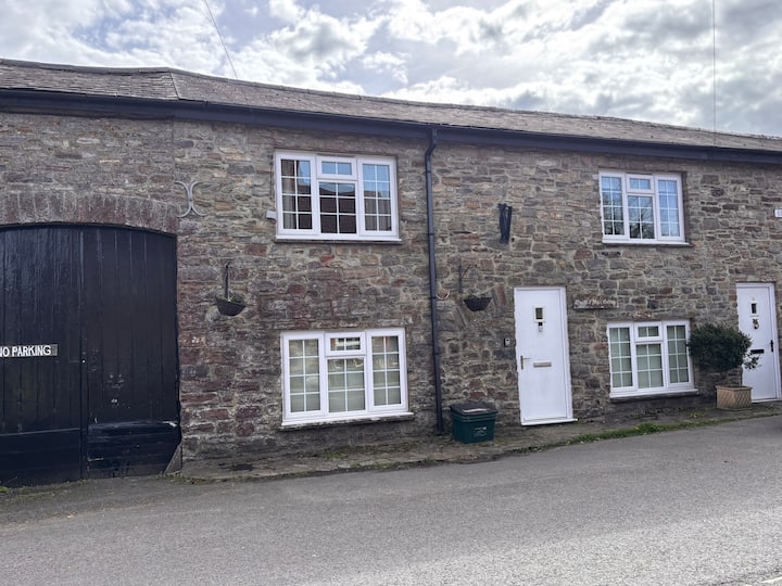Old Malt Cottage - Tiverton Castle