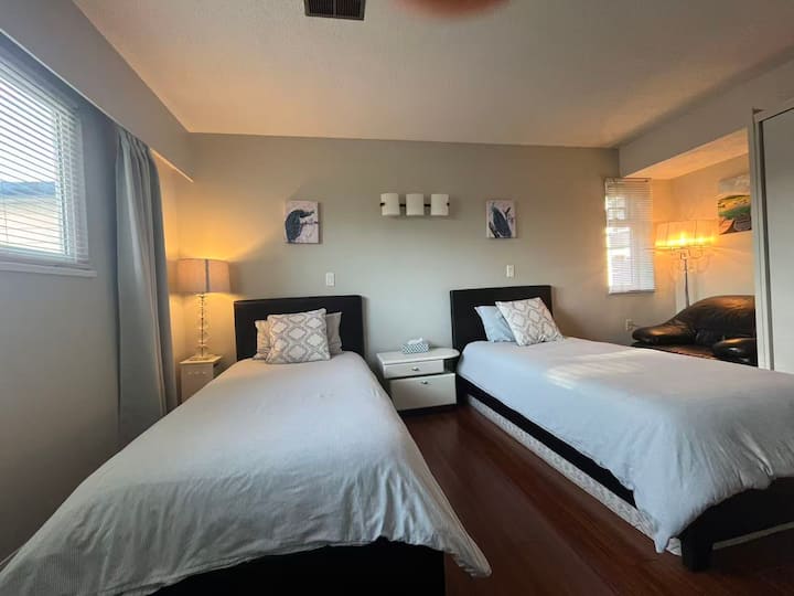 Metrotown Prime Stay • Walk To Skytrain - Burnaby