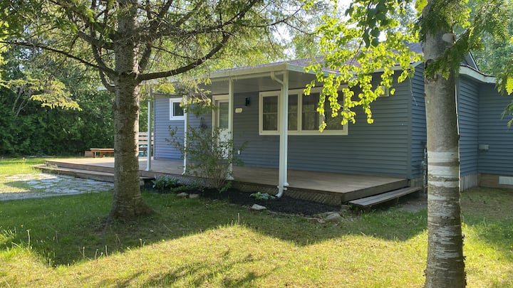 Birchwood Cottage Sauble Beach - Great Location! - Sauble Beach