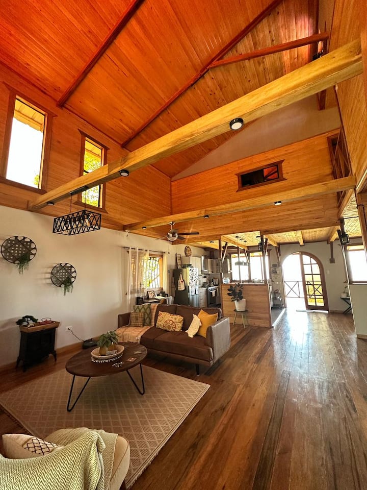 Magnifique Chalet En Bois Avec Une Vue Imprenable - Tarapoto