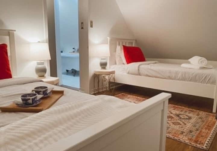 Maison De Carrier - Frontenac Suite - Cornwall