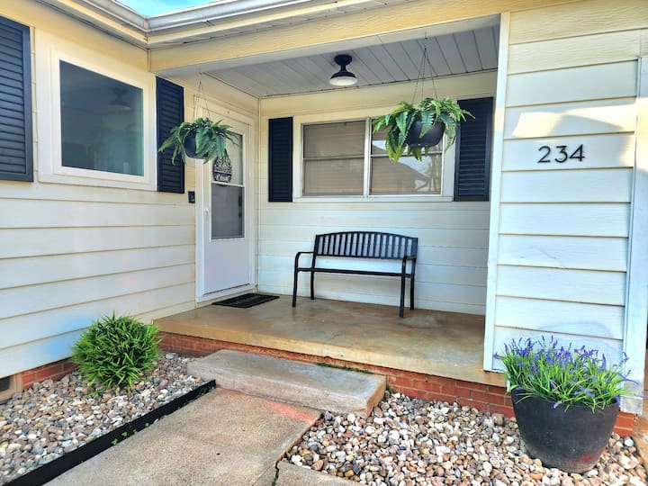 The Cozy Corner | 3 Bed | 2 Bath | Walk To Sfa! - Nacogdoches, TX