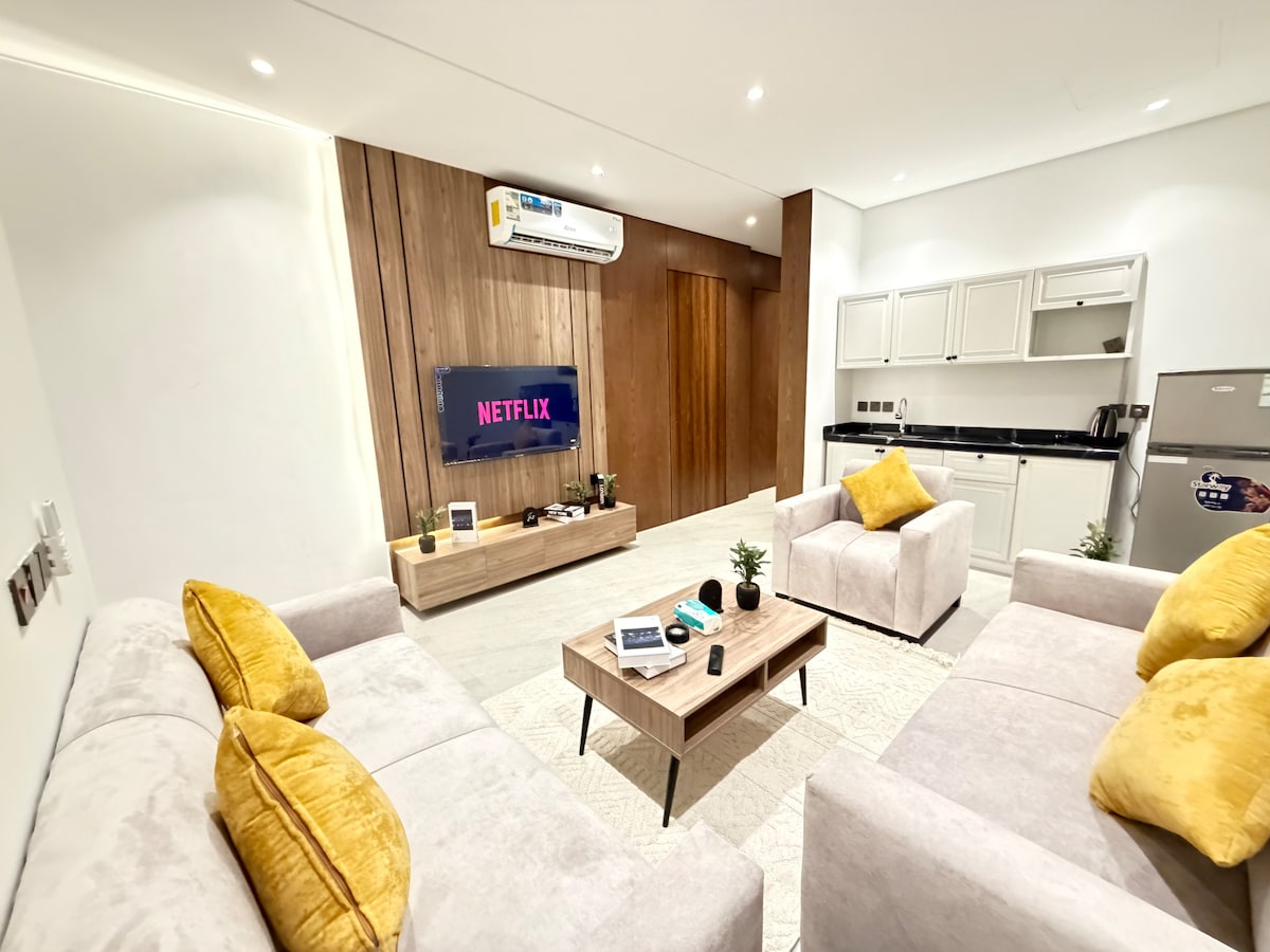 13) Luxury and large apartment with two bedrooms, a living room and two ...