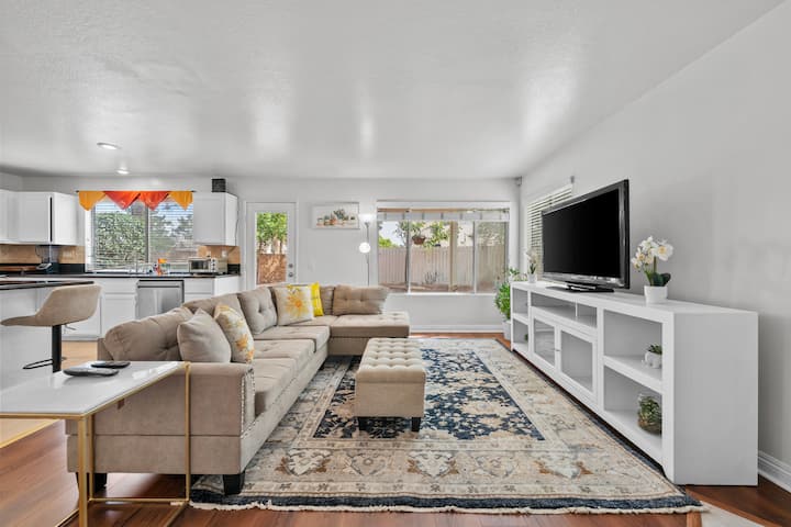 Garage & Yard | 4br Towergrove Home S#41276 - Corona, CA