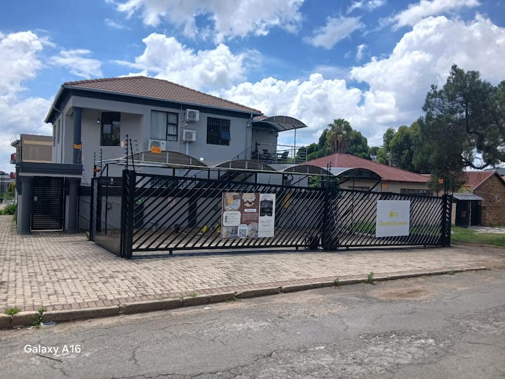 The86thguest- Eight Rooms - Krugersdorp