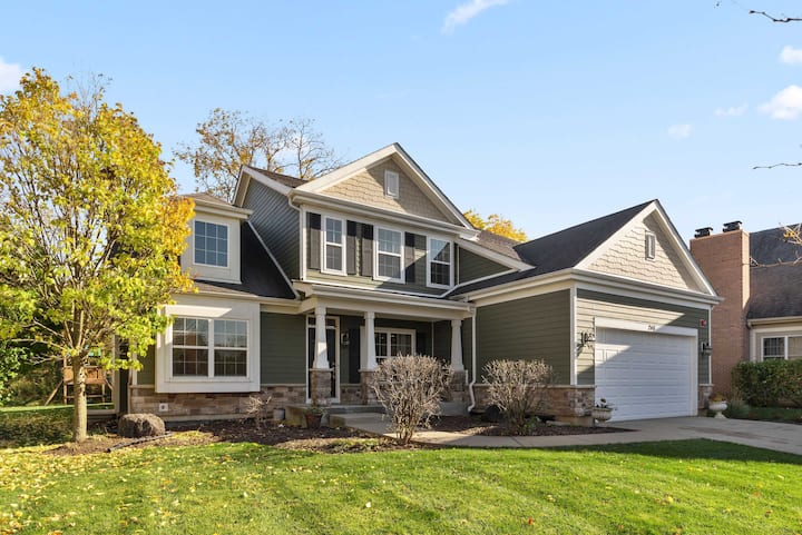 Spacious 5br Home W/ Private Backyard S#41814 - Libertyville, IL