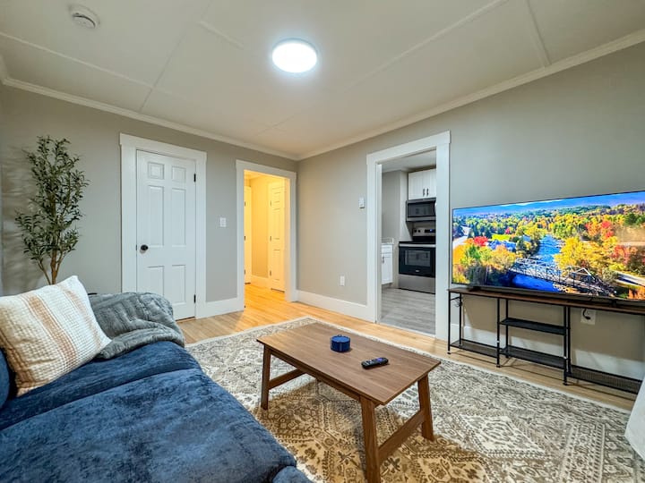 Concord-queen Bed-fast Wi-fi-laundry-convenient - Concord, NH