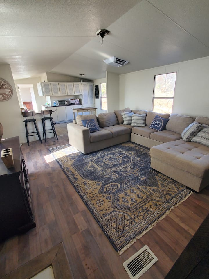 3br Farm Home: Animals, Views & Country Charm - Torreon, NM