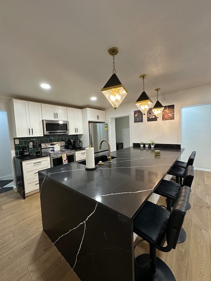 Cute Tampa House Near Usf & Downtown - Tampa, FL