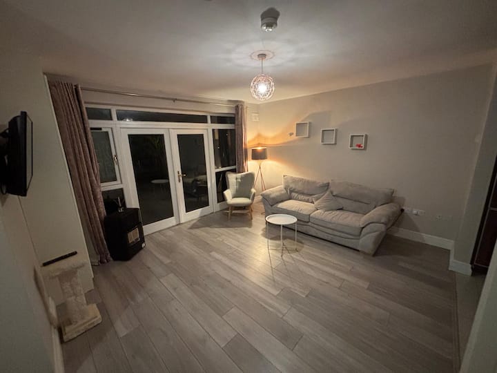 Peaceful, 2 Bed, Riverside Apartment. - アイルランド スライゴ