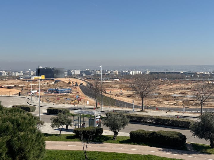 Luxury F1 Track View Villa - 50 M To Circuit - 