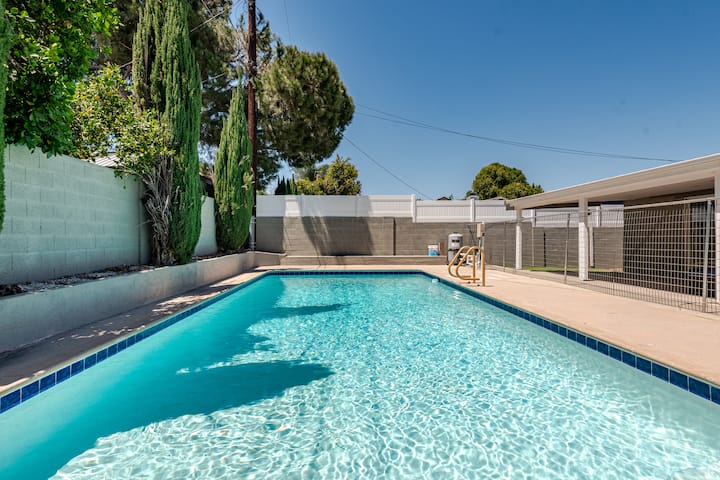 All New 4br 2ba Spacious Home With Pool ! - Los Angeles, CA
