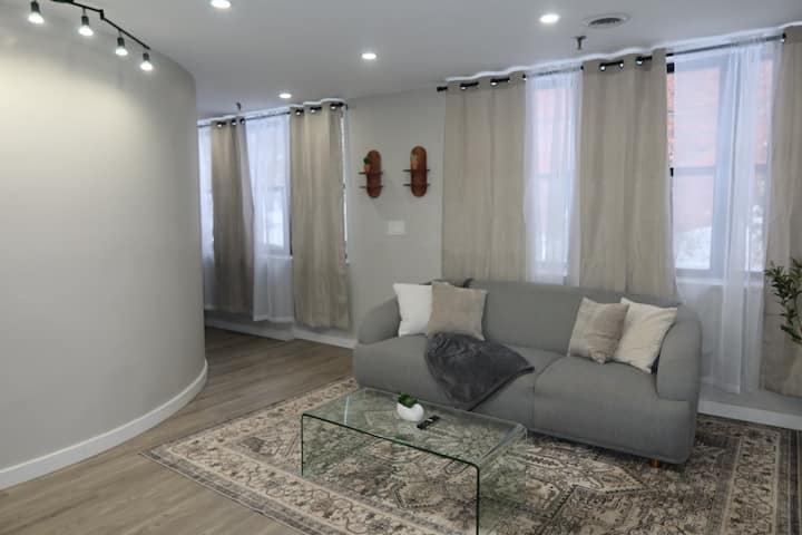 Chic 2br Retreat In Albany Cozy, Stylish & Central - Albany, NY