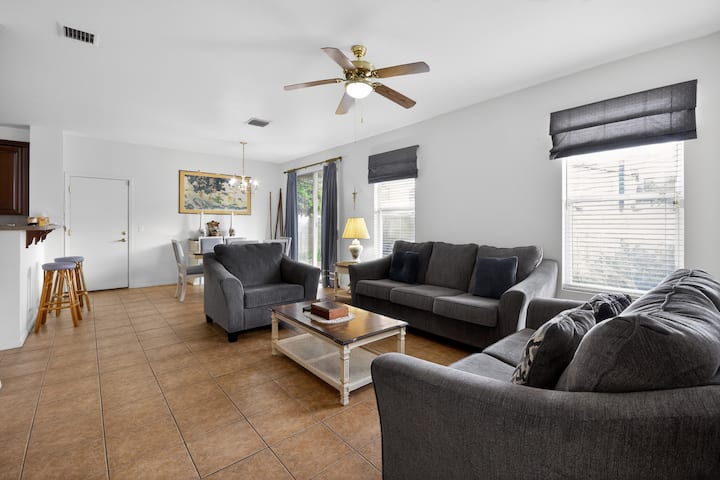 Lux Home* Mins To *Tmr* *Tucson Med Ctr* & *Uofa* - Tucson, AZ