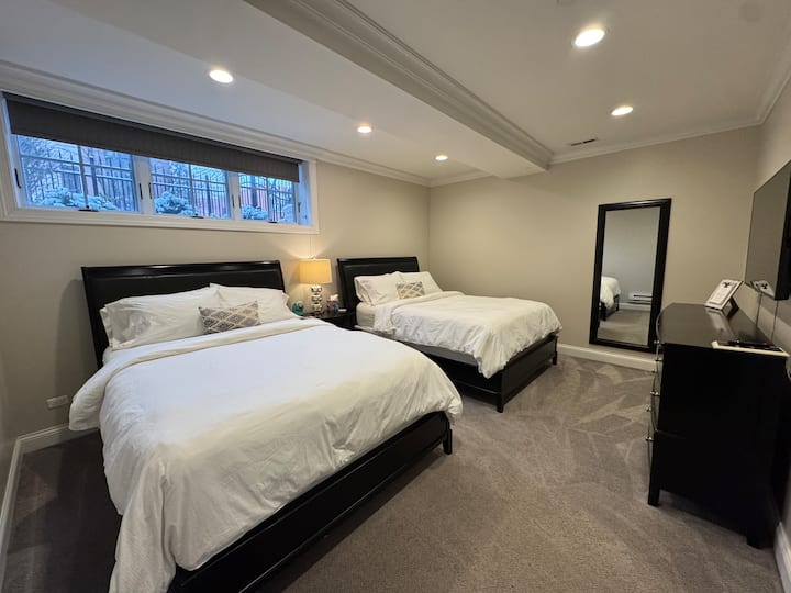 Superior Double Queen Room · The Sono B&b - Chicago, IL