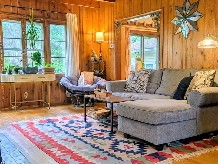 Sunny Home With Cabin Vibes On A Quiet Street. - Urbana, IL