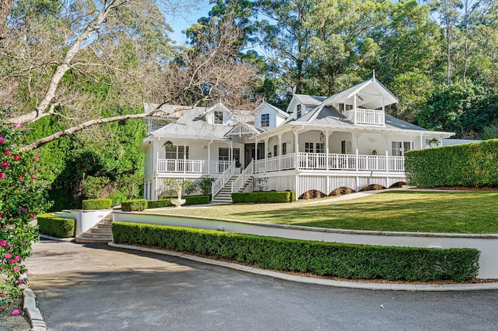 Designer Queenslander Acreage, Pool, Nr Beach - Terrigal