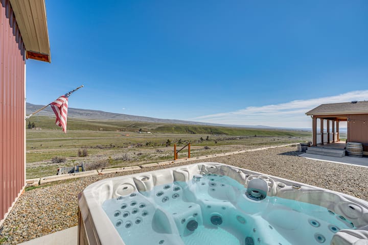 Fish, Hunt & Explore! Rodeo City Home W/ Hot Tub - Central Washington University, Ellensburg