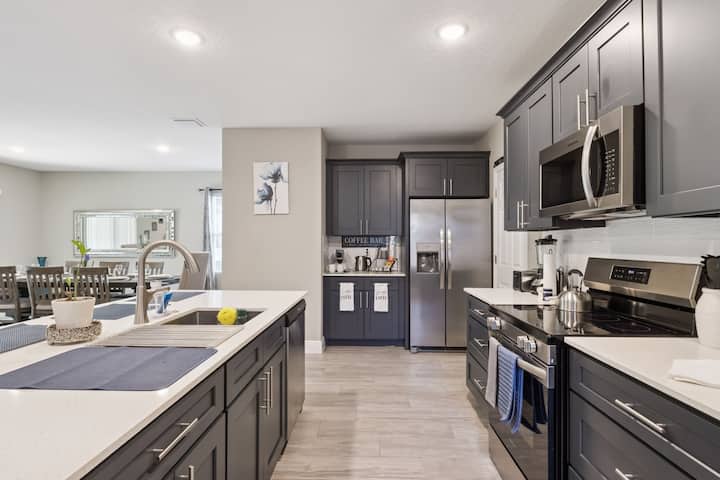 Eustis Stay | Cozy & Bright Florida Escape - Mount Dora, FL