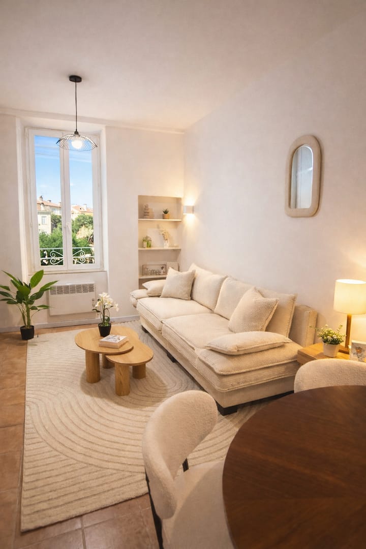 ÉLégant T2 Au Cœur D’orange • Théâtre Antique - Orange